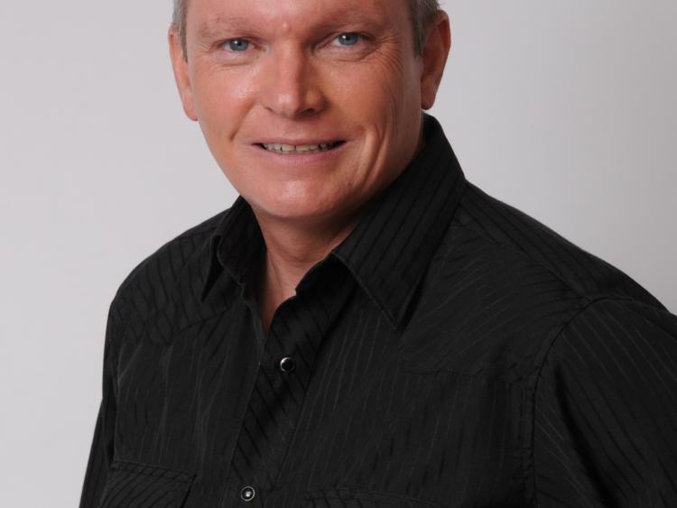 James Kilbane performs at fundraising event for Indian Mission ...