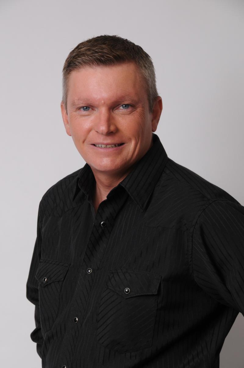 James Kilbane performs at fundraising event for Indian Mission ...