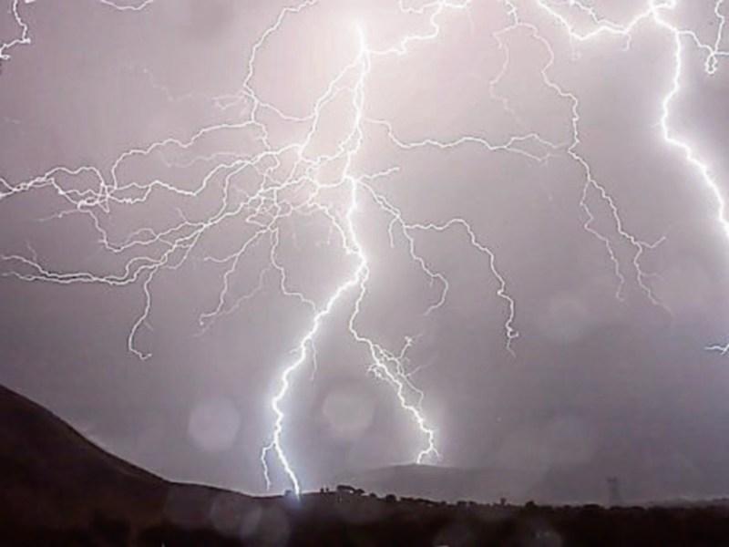 WEATHER WARNING: Met Eireann warning of 'frequent lightning strikes ...