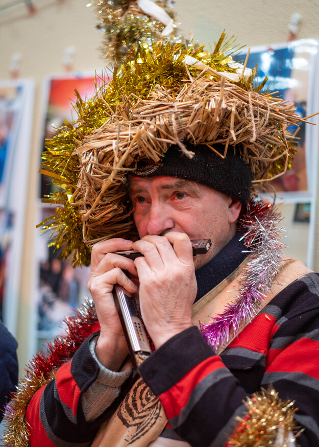 Gallery: Leitrim Mummers light up Drumkeerin with festive parade - Page ...