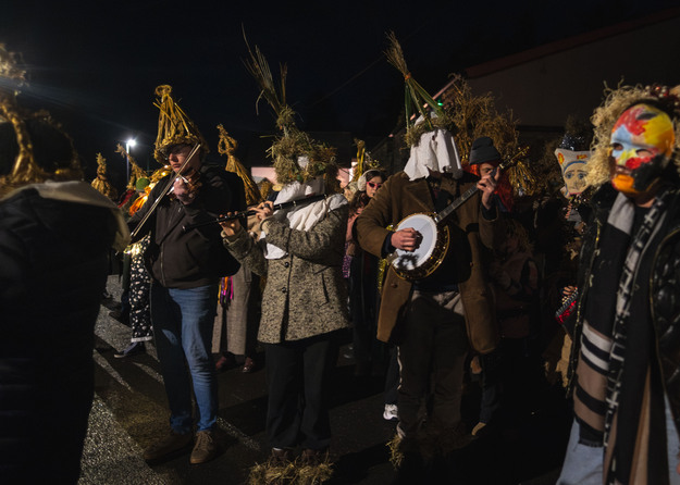 Gallery: Leitrim Mummers light up Drumkeerin with festive parade - Page ...